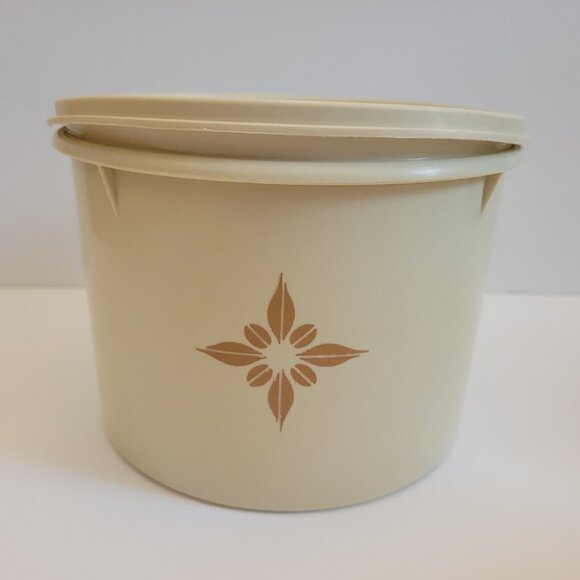 Tupperware | Kitchen | Vintage Tupperware Set Of 3 Canisters Tan ...